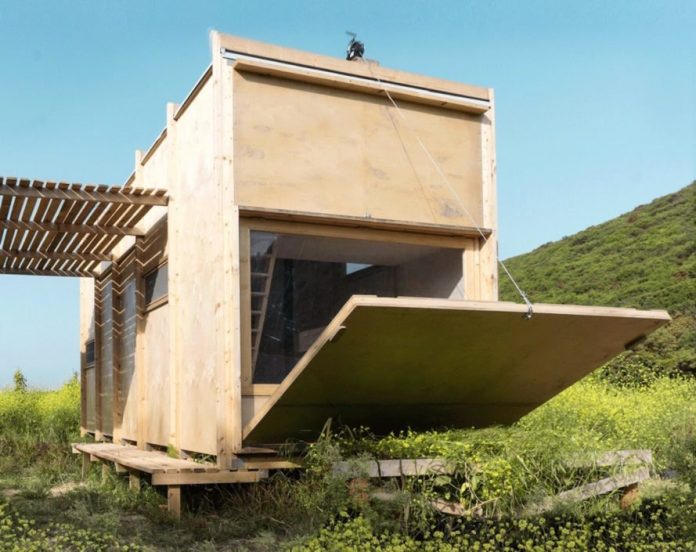 Cabana transportável e pré-fabricada gera 100% de sua energia