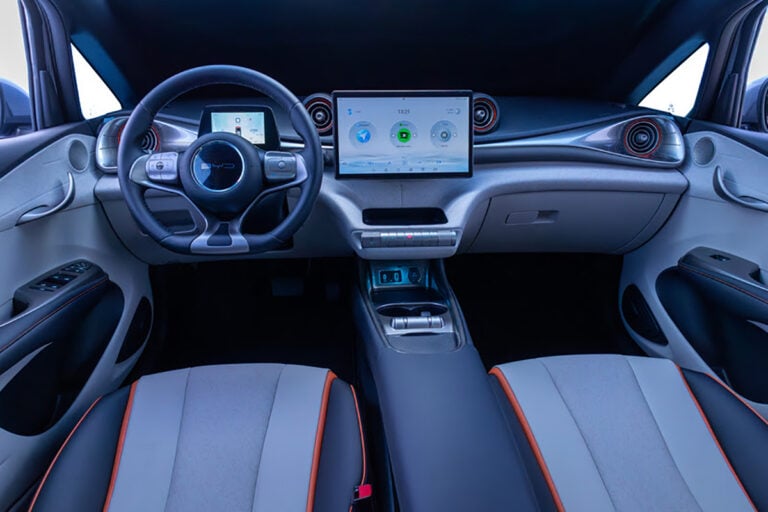 Novo carro elétrico da BYD chega ao Brasil por R$ 149,8 mil